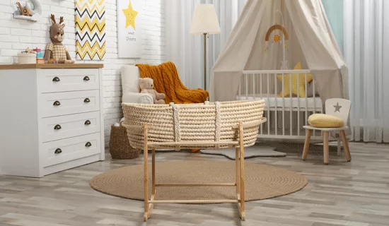 Cómo tienen que ser el moisés del bebé y su minicuna